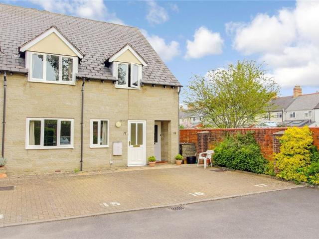 2 bedroom maisonette for sale