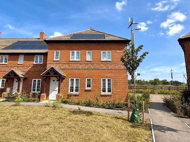 2 bedroom maisonette for sale