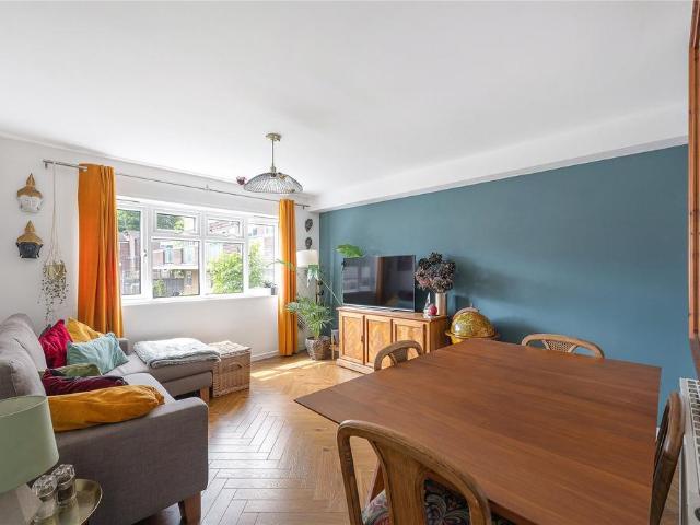 2 bedroom maisonette for sale