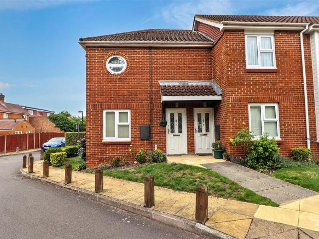 2 bedroom maisonette for sale