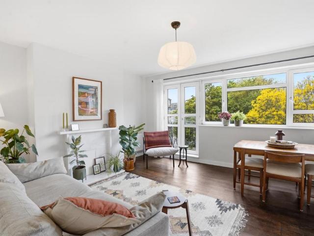 2 bedroom maisonette for sale