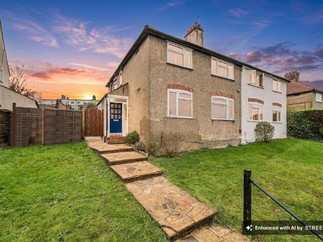 2 bedroom maisonette for sale
