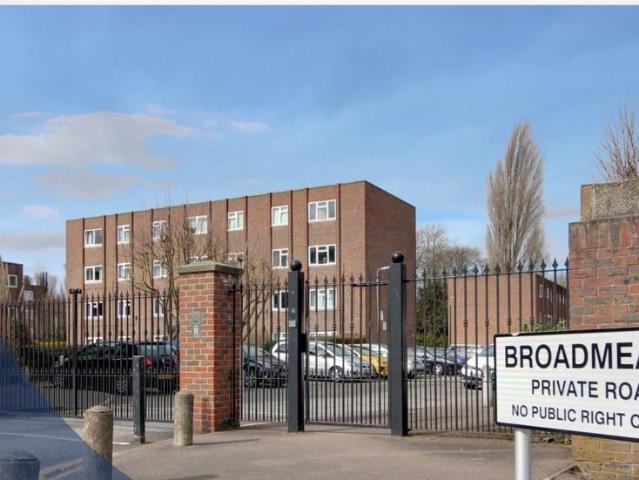2 bedroom maisonette for sale