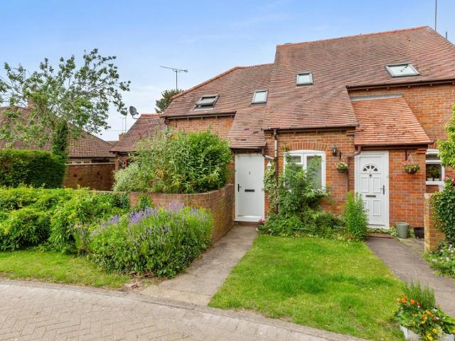 2 bedroom maisonette for sale