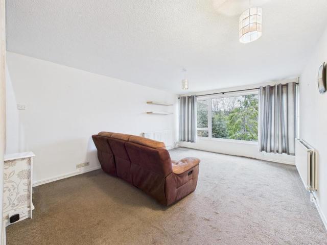 2 bedroom maisonette for sale