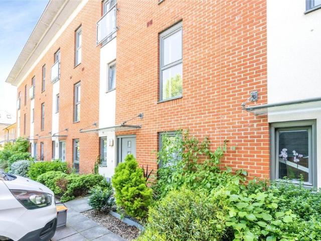 2 bedroom maisonette for sale