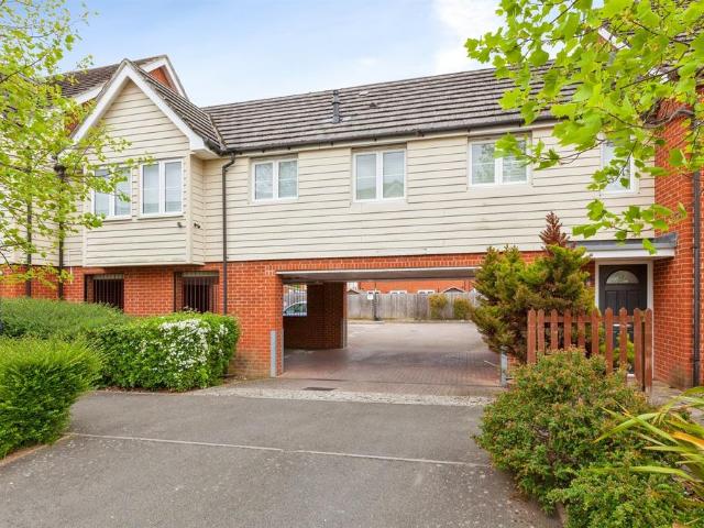 2 bedroom maisonette for sale