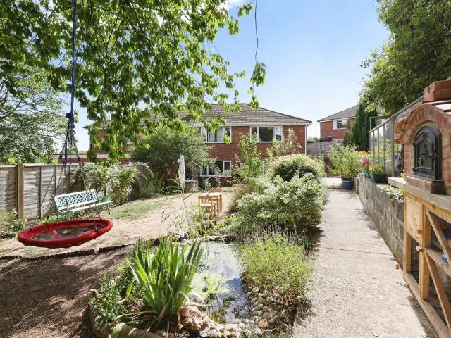 2 bedroom maisonette for sale