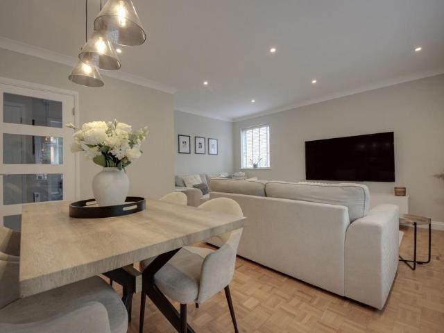2 bedroom maisonette for sale