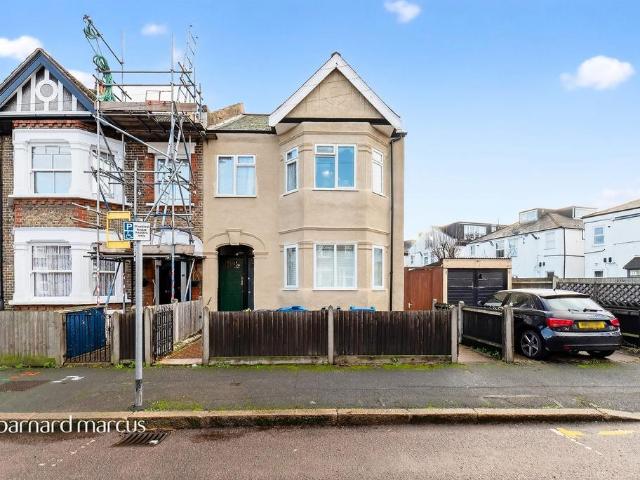2 bedroom maisonette for sale