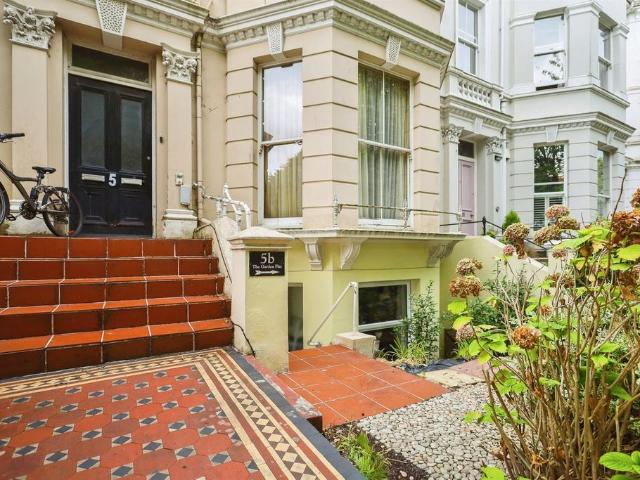 2 bedroom maisonette for sale