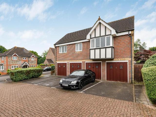 2 bedroom maisonette for sale