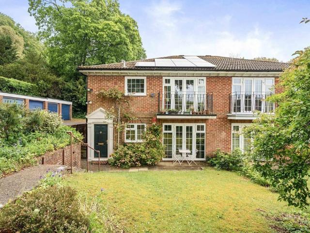 2 bedroom maisonette for sale