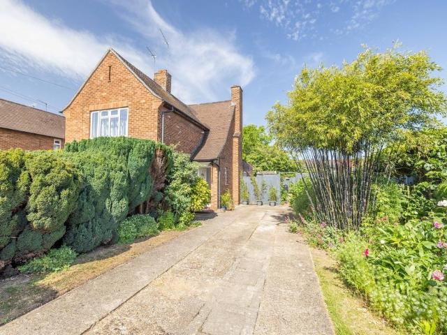 2 bedroom maisonette for sale