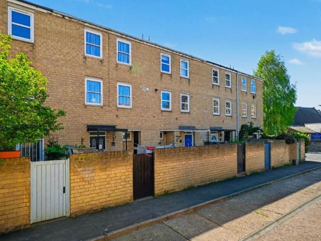 2 bedroom maisonette for sale