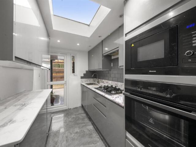 2 bedroom maisonette for sale