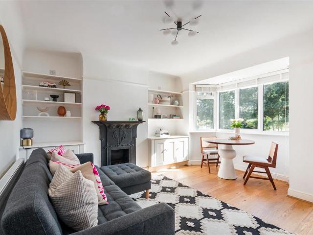 2 bedroom maisonette for sale