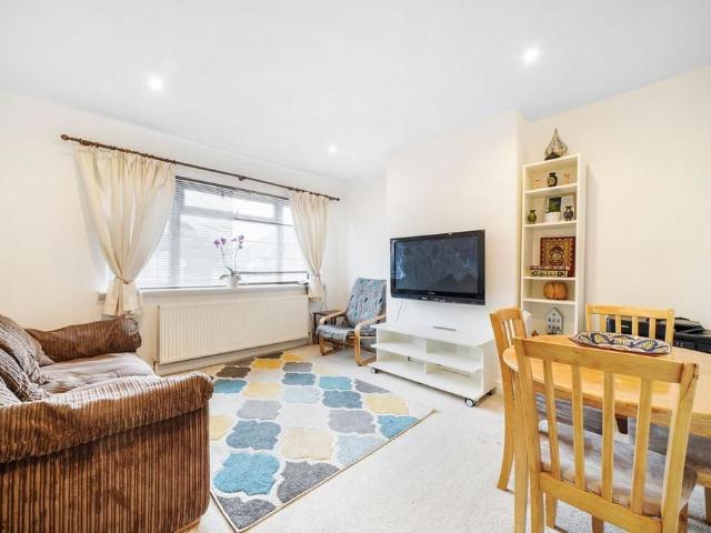2 bedroom maisonette for sale