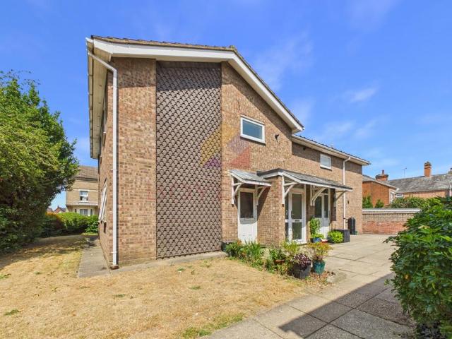 2 bedroom maisonette for sale