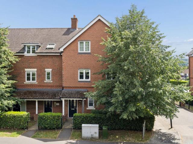 2 bedroom maisonette for sale