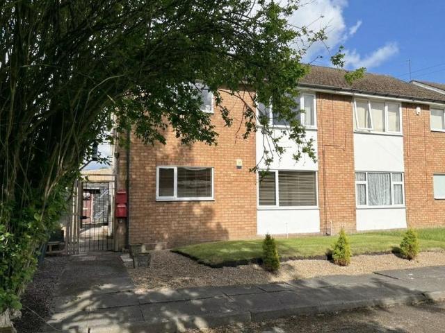 2 bedroom maisonette for sale