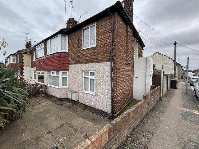 2 bedroom maisonette for sale