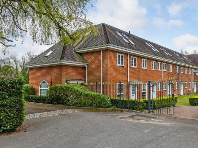 2 bedroom maisonette for sale