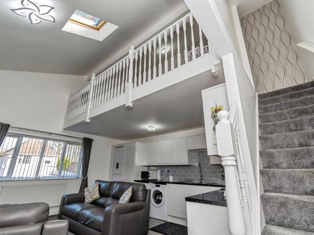 2 bedroom maisonette for sale