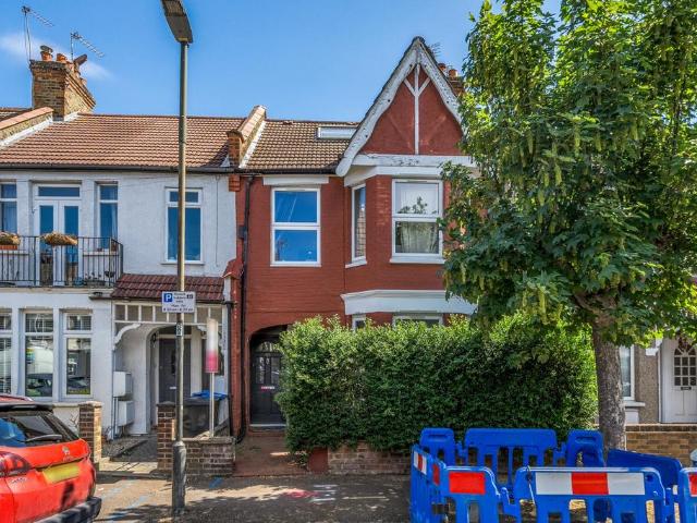 2 bedroom maisonette for sale