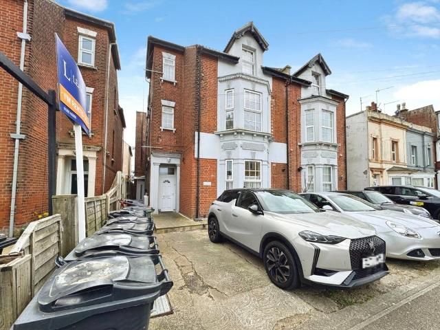 2 bedroom maisonette for sale