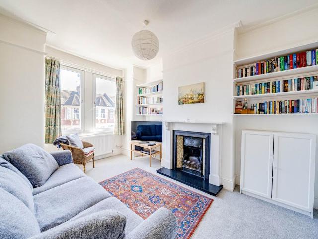 2 bedroom maisonette for sale