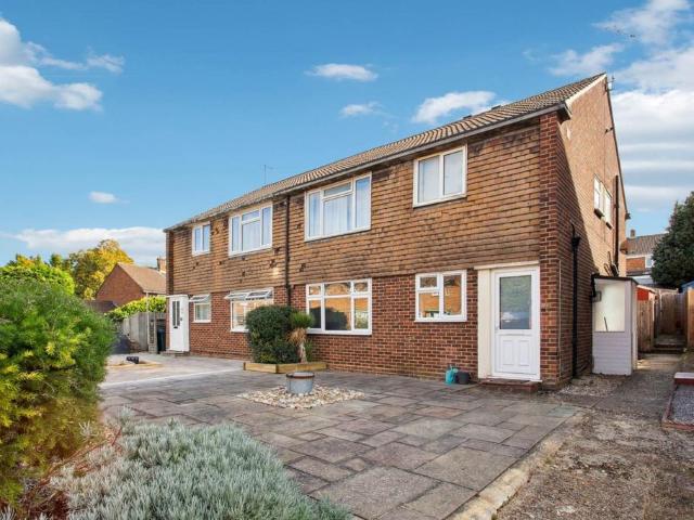 2 bedroom maisonette for sale