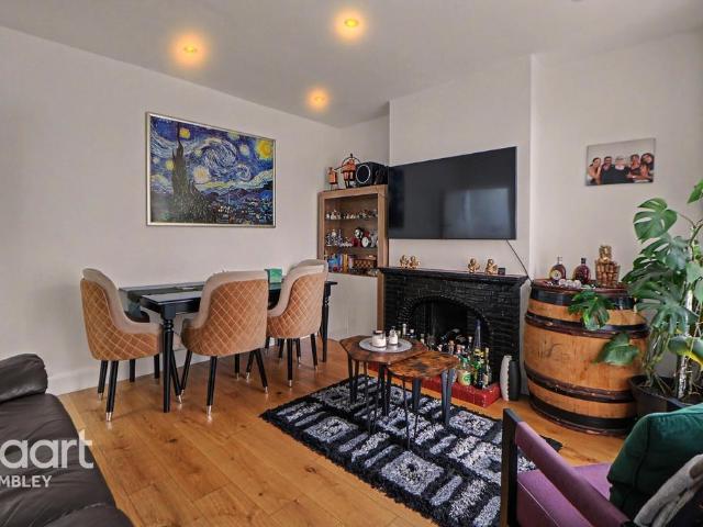 2 bedroom maisonette for sale