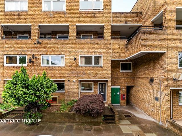 2 bedroom maisonette for sale