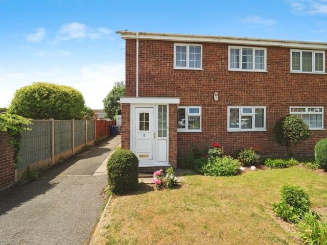 2 bedroom maisonette for sale