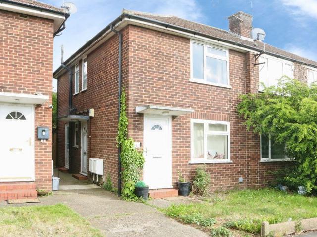 2 bedroom maisonette for sale