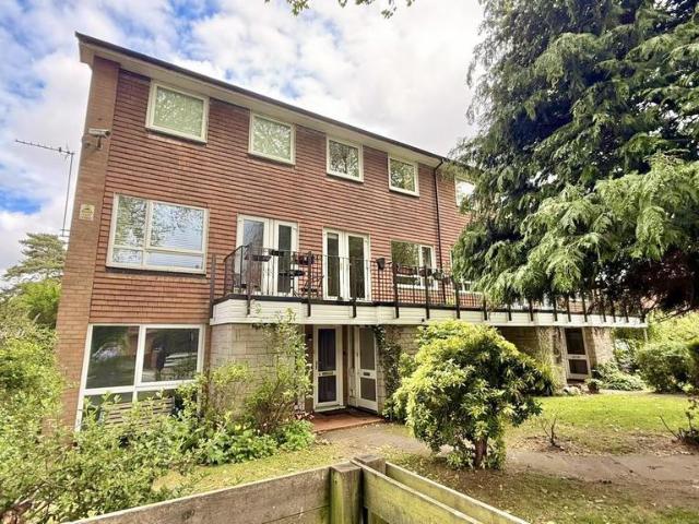 2 bedroom maisonette for sale
