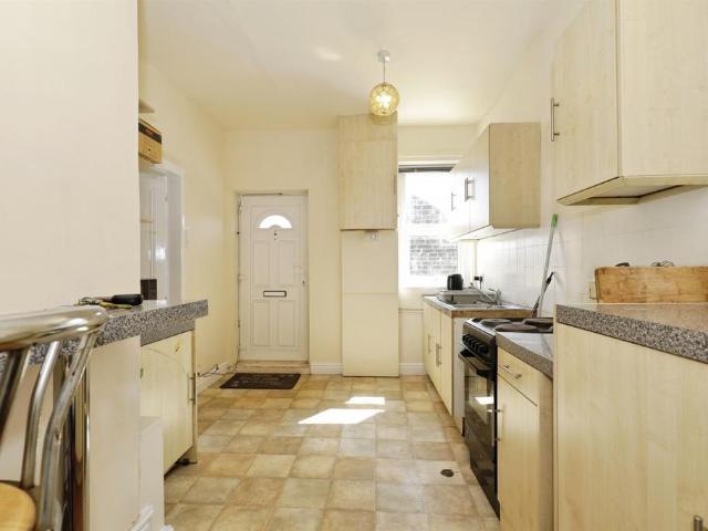 2 bedroom maisonette for sale