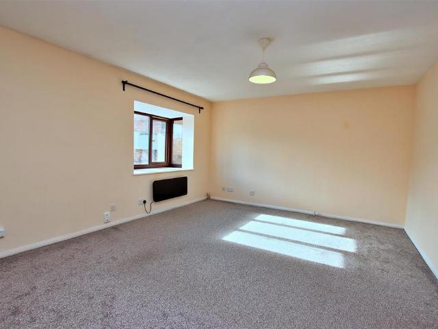 2 bedroom maisonette for sale