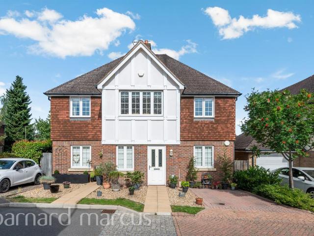2 bedroom maisonette for sale