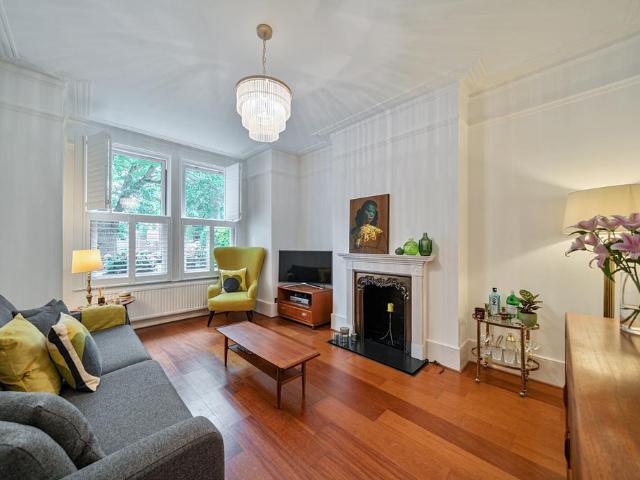 2 bedroom maisonette for sale