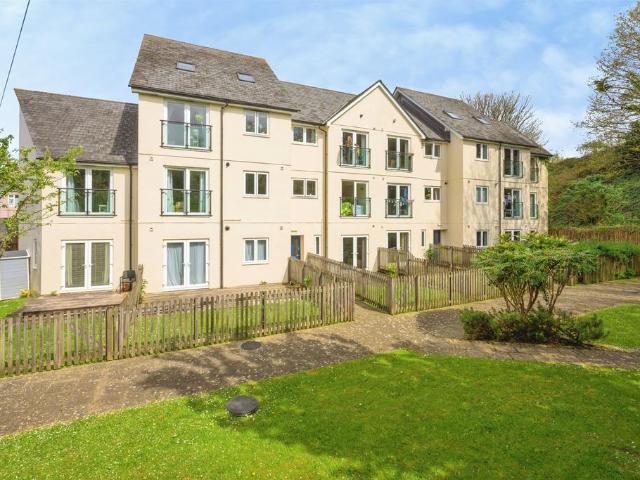 2 bedroom maisonette for sale