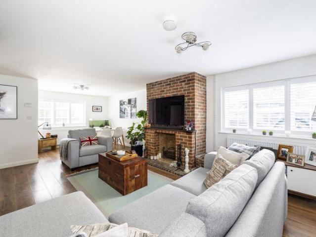 2 bedroom maisonette for sale