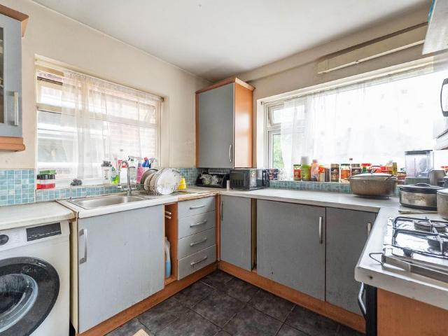 2 bedroom maisonette for sale
