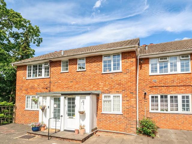 2 bedroom maisonette for sale