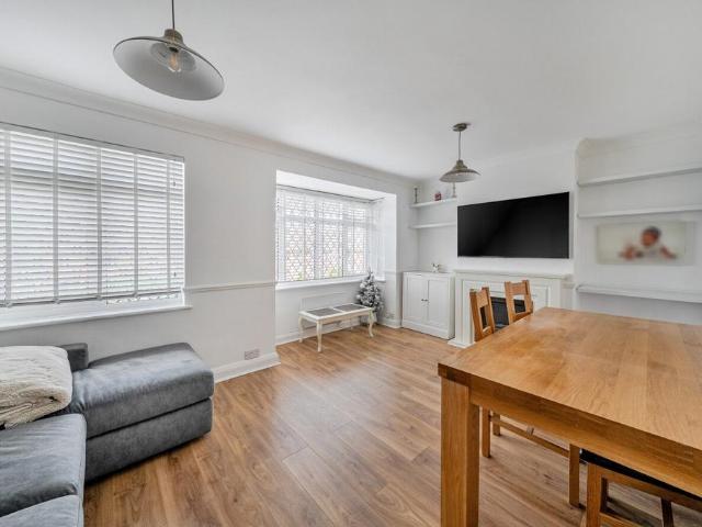 2 bedroom maisonette for sale