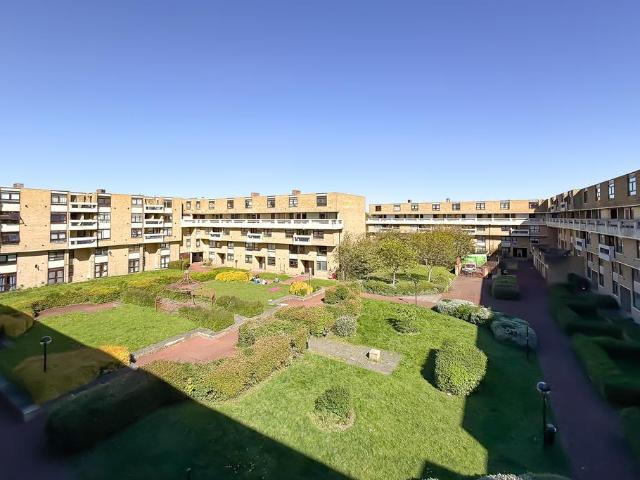 2 bedroom maisonette for sale