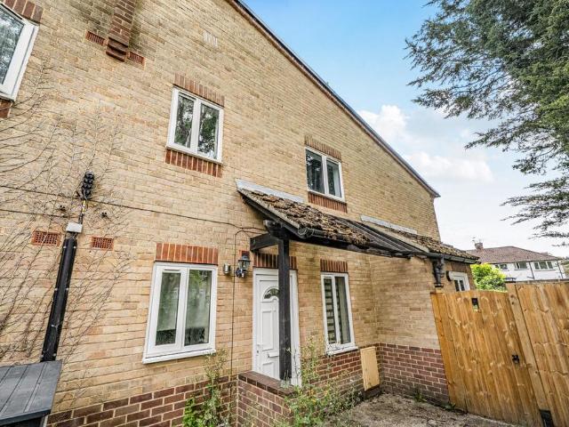 2 bedroom maisonette for sale