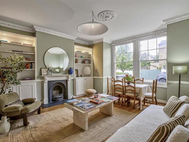 2 bedroom maisonette for sale
