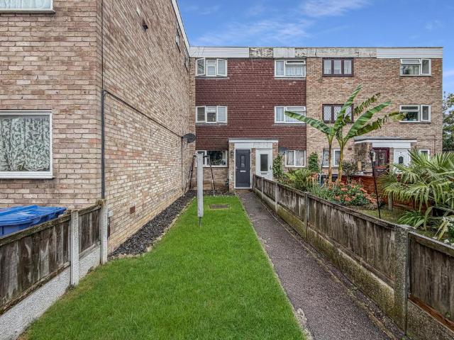 2 bedroom maisonette for sale